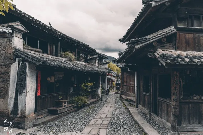 Aesthetic Fresh Poetic Scenery Town 8K Wallpaper Alley Computer Phone ...